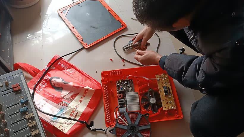 家电维修最简单的故障更换电源线