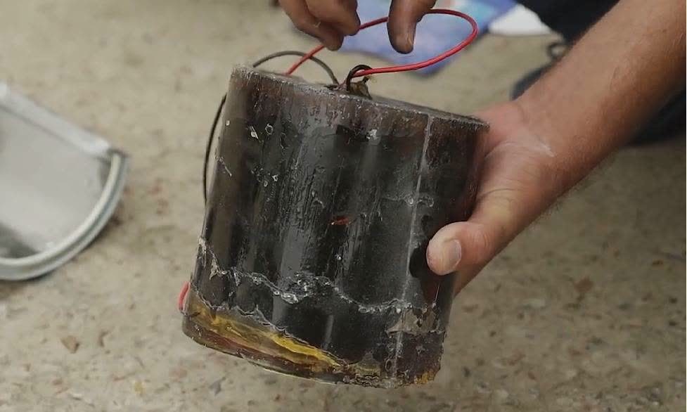 鞭炮被胶包住变巨型鞭炮,开始以为很小威力,引燃后才明白多厉害