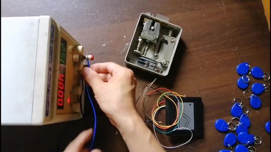 #门禁卡 #1073电控锁控制演试#门禁