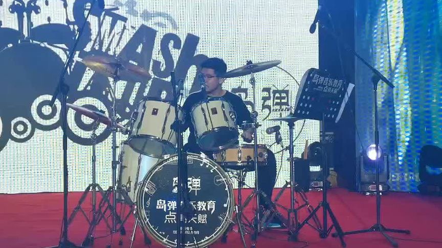#演出现场 #架子鼓 去玩了一下 还阔以吧