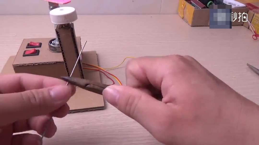 几分钟看懂电风扇摆头原理,学会可以自己制作一个!