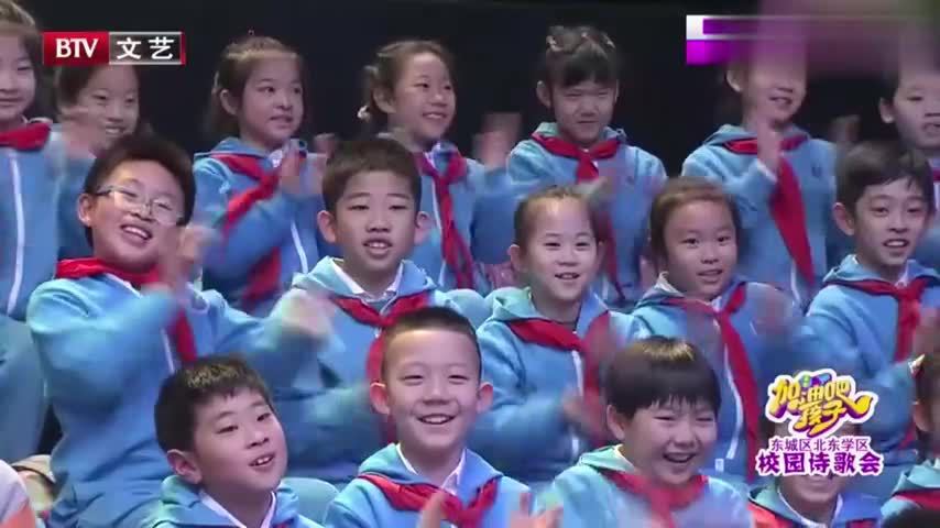 女孩们现场表演《技巧啦啦操》,活力无限精彩不停,青春活力满满