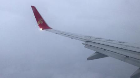 ZH8986次航班降落在宜昌机场