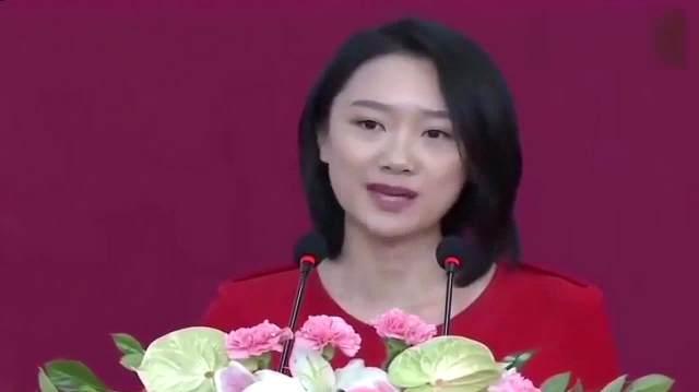 回看中国传媒大学开学典礼学生代表的演讲,口才非常不错!