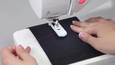 「生活小技巧」衣服破了个大洞?教你用缝纫机上的织补线迹,轻松修补!