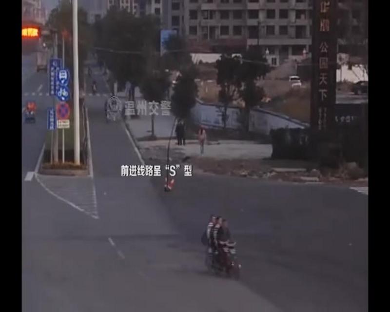 ...电动车“S”型走位下场有点惨】近日,酒店服务员马某与朋友喝酒后,...