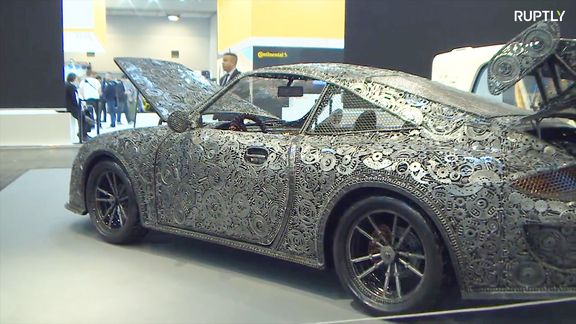 看一堆废铁如何化身为保时捷GT3模型