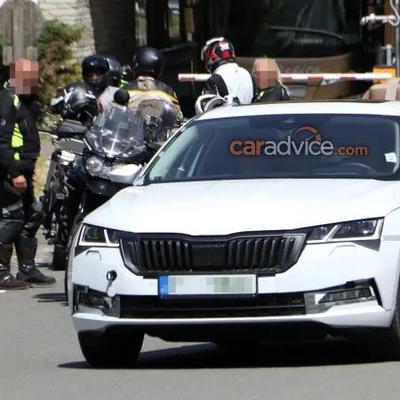 【2020款斯柯达明锐旅行版路试谍照曝光,全新的内饰设计】近日有...