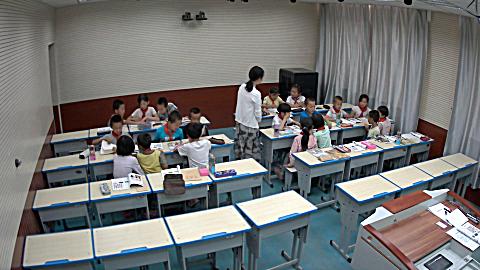 13.湘美版小学美术三年级下册《1.美化教室一角》山西省县级优课