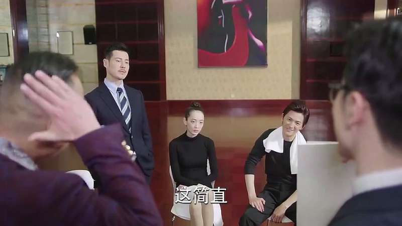 大公司献上衣服设计稿,这稿也是绝了,居然丑的这么惊天动地