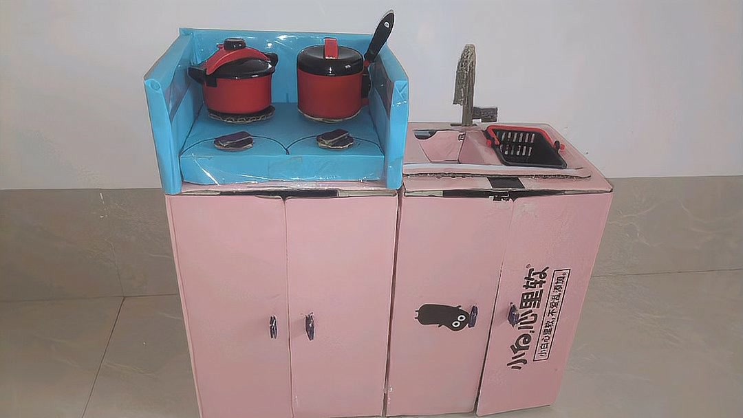 手工制作迷你厨房玩具,过程好简单,孩子玩的很开心,纸箱玩具
