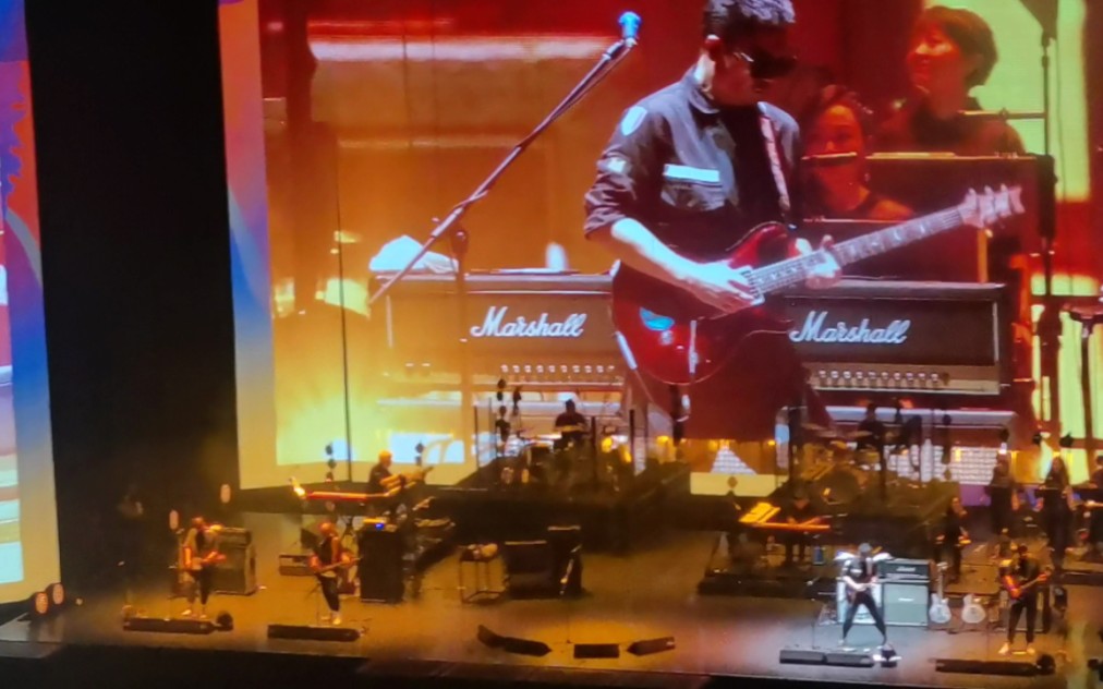 许巍重庆520演唱会 夕阳中的城市四分钟即兴solo部分