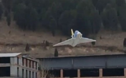 风范幻影飞行,降落又…精准制导