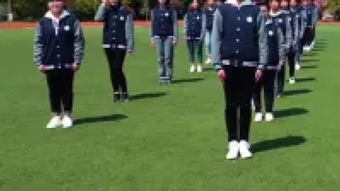 江西中学课间操,老师领学生跳《C哩C哩》舞蹈,看看这动作太标准