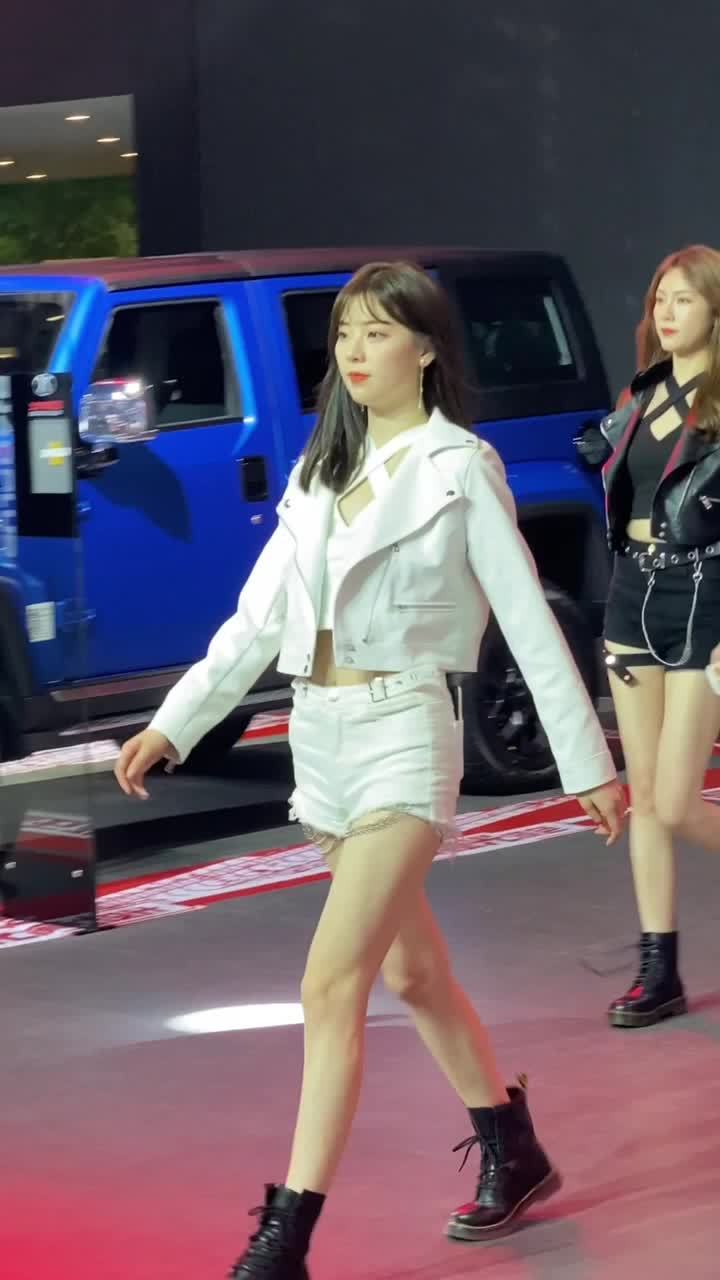 小姐姐霸气侧漏豪哥车模之家2020广州国际车展