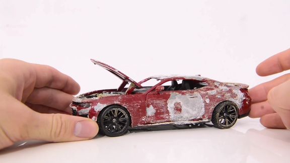 翻新修复一辆雪佛兰科迈罗车模,大黄蜂