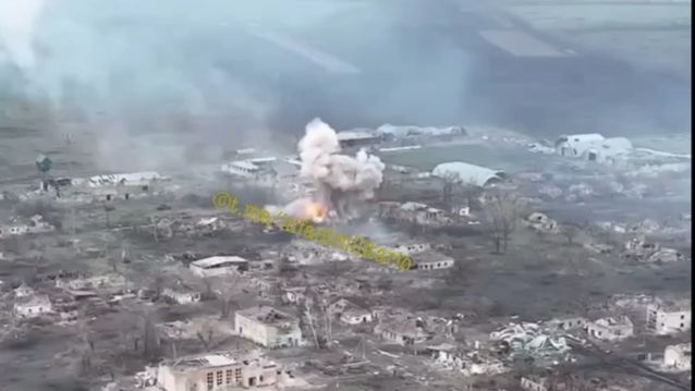 同样是阿尔乔莫夫斯克,俄罗斯联邦武装部队的炮兵正在攻打乌克兰