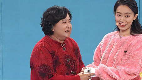 当张小斐碰上贾玲,这俩活宝同台太要命,小品演得没话说!