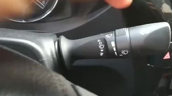 方向盘右侧的拨杆是调节雨刷器的杆「来自懂车帝车友圈」