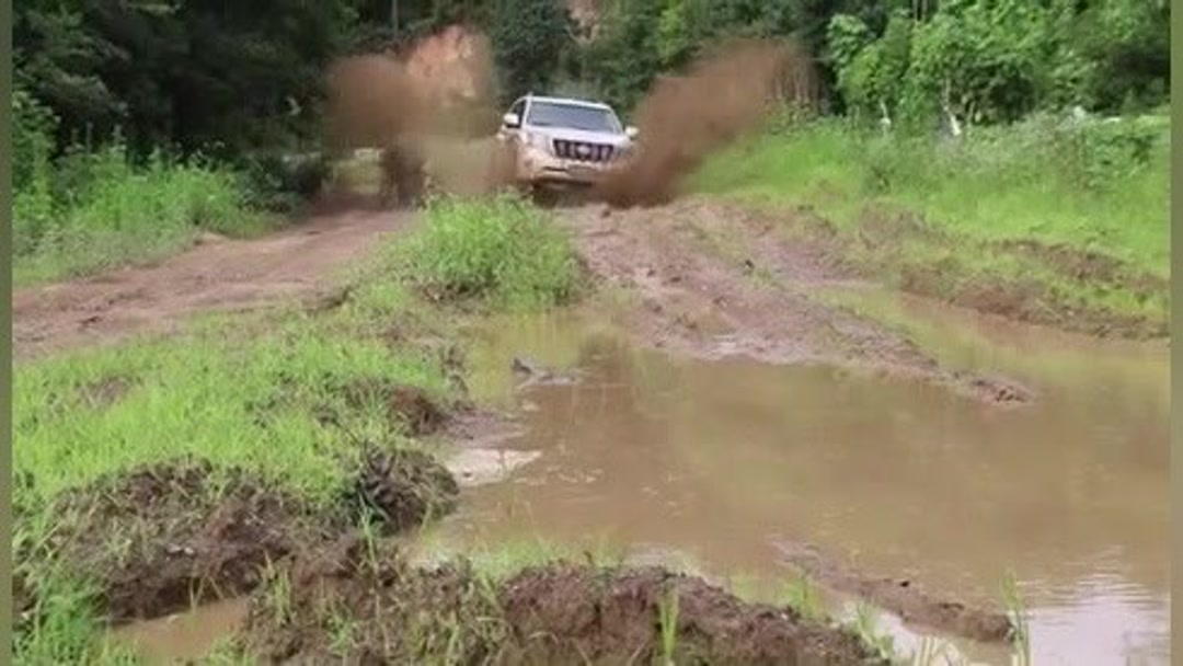 普拉多2700安装VT双螺杆机械增压套件泥泞道路测试