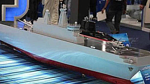 中国向俄罗斯推销两栖攻击舰,贴心地在075上摆满卡式直升机模型