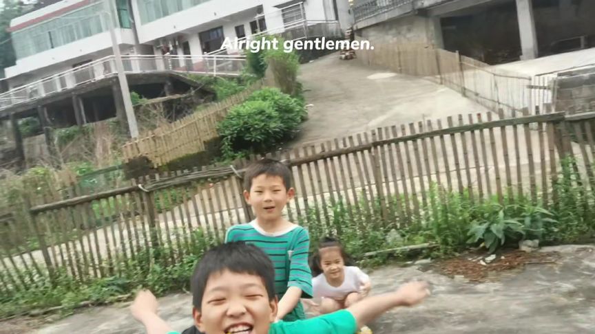 每次我家幼儿园开班,我都是班主任的角色,童年的时光