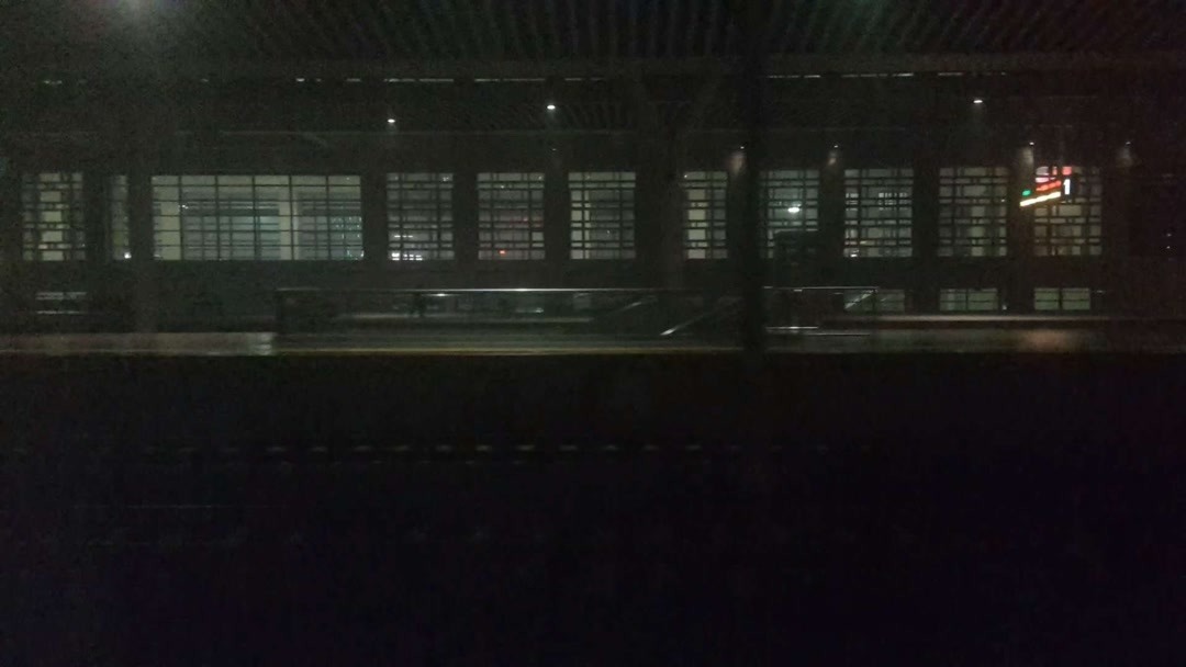 [铁路侧拍]Z4次旅客列车进荆州站