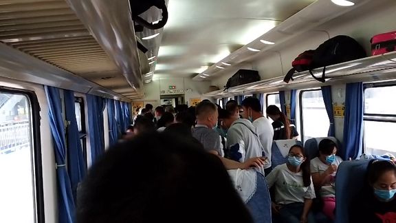 火车安全准点到达北京西站