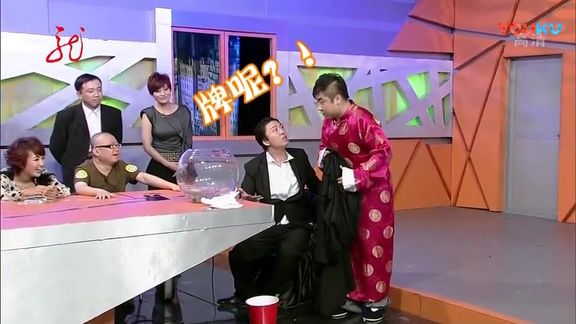 《爱笑会议室》经典段子赌神,让乔杉变牌结果变成个鱼缸全场爆笑