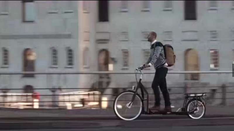 独特拍摄!能走路的自行车?你真的不是在跟我开玩笑吗?