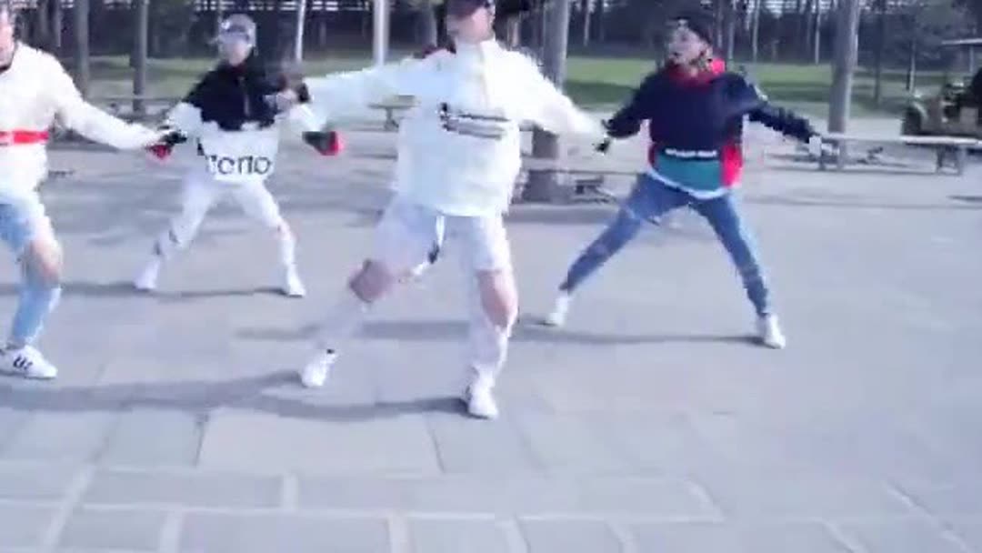 周杰伦 蔡依林 ——布拉格广场酷酷的舞蹈!