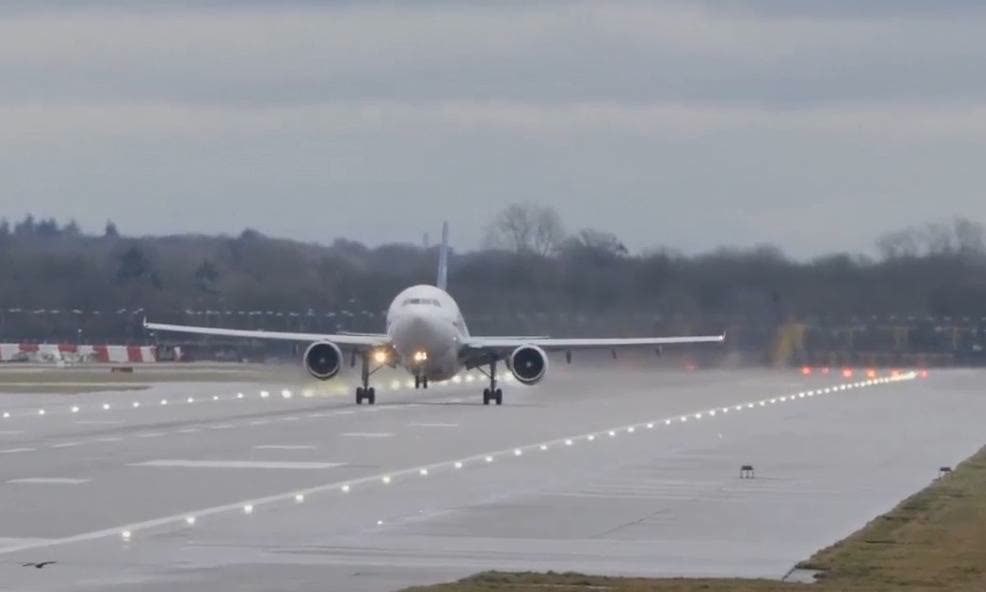 世界最短航班,行程2.7公里,乘客表示:还没坐稳就要下飞机