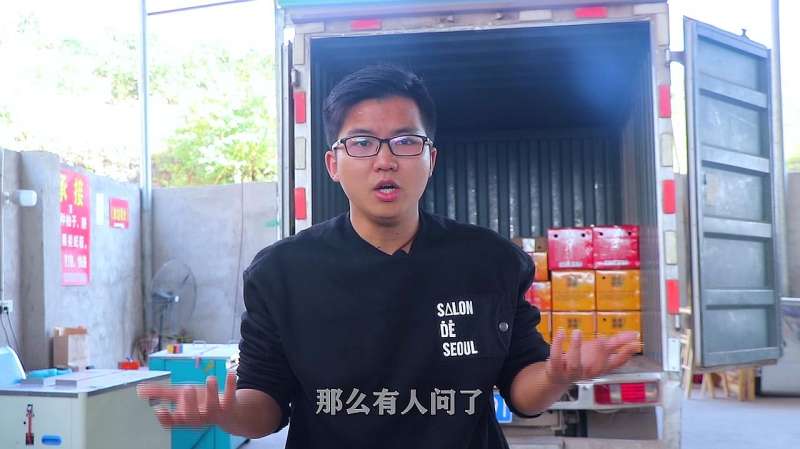 小伙回乡创业做电商,没想到快递价格大涨,导致每天睡不着觉咋办
