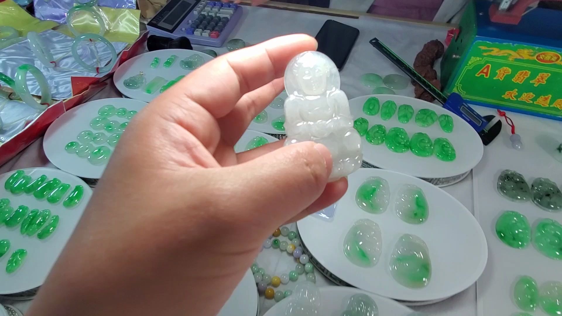 小伙5000预算找不到对眼的翡翠观音,是不是小伙眼光太高了!