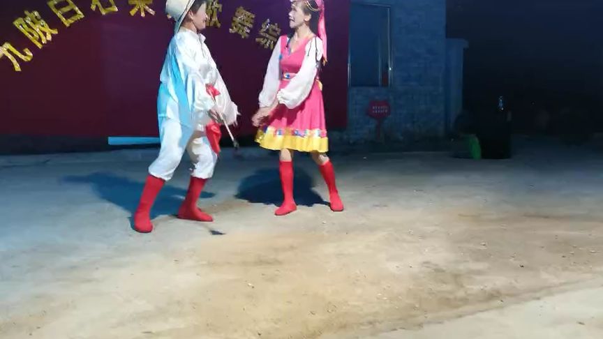连州市《九陂白石采茶歌舞团》表演精彩节目巜逛新城》