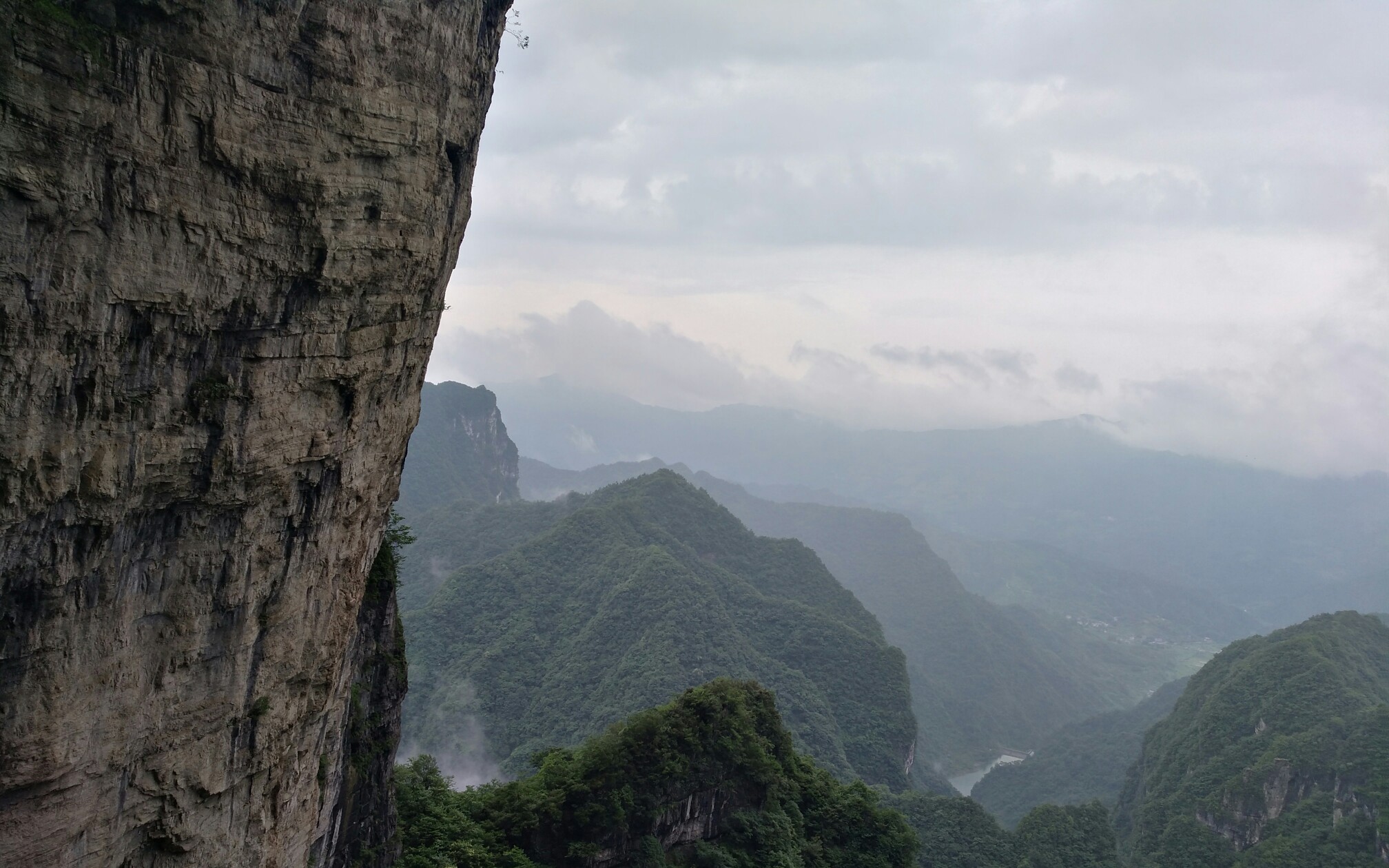 云雾中的张家界天门山缆车