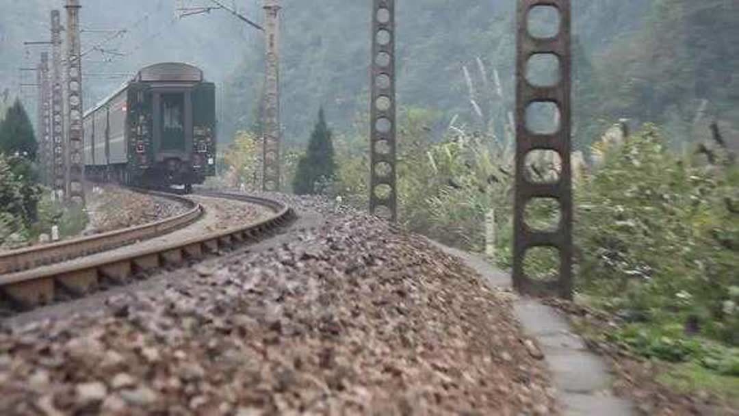 「原创」客车K267赶点,火力太猛差点把相机吹翻了,也湿了一身