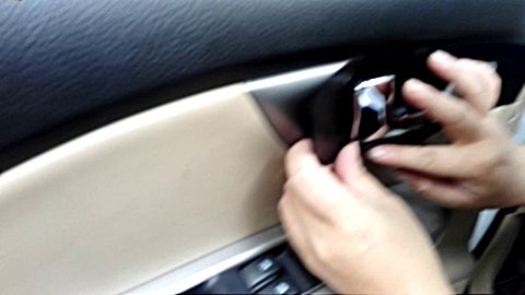 四个轮之别克新凯越门扶手 内门碗 仪表饰板贴碳纤教程