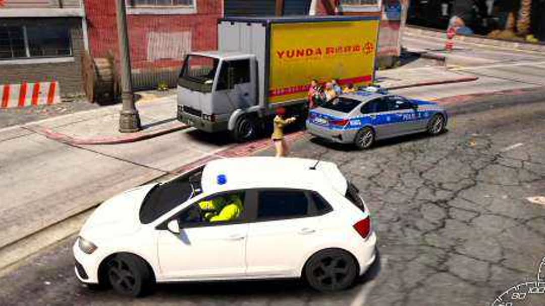 GTA5警察模拟:警察遇到团伙作案的持枪歹徒 差点扛不住了