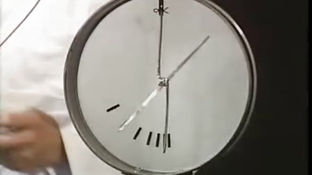 108平行板电容器的电容跟哪些因素有关-人教高中物理演示实验(无水印)