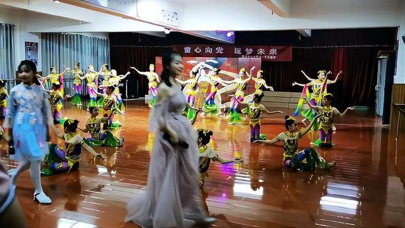 优美的小学生舞蹈!