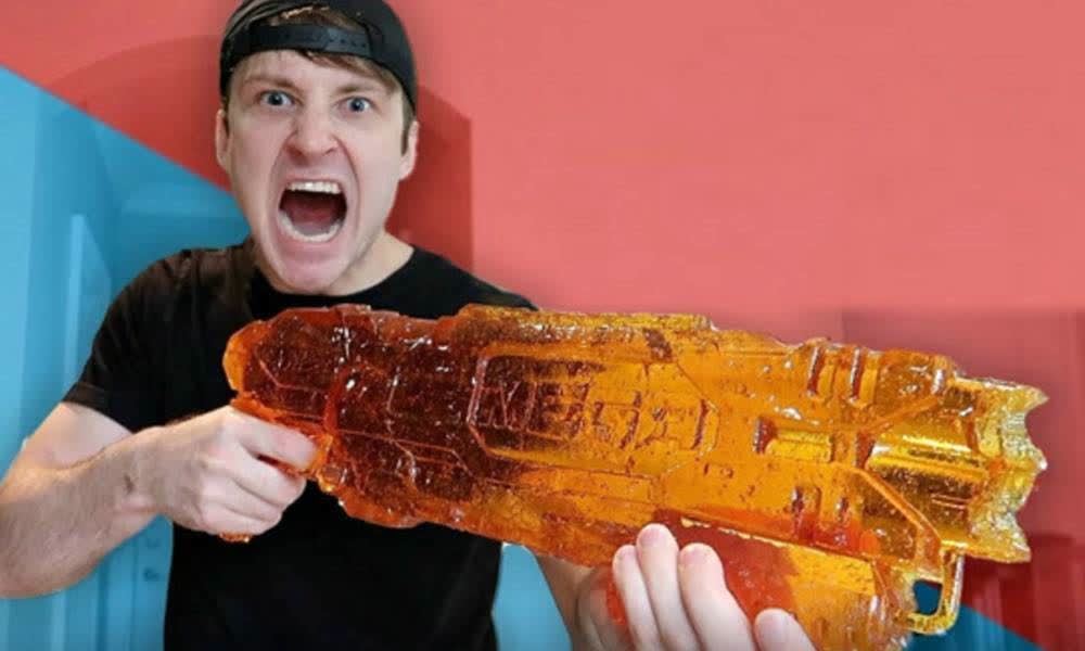 歪果仁奇思妙想,用糖果做的枪,居然还能发射子弹