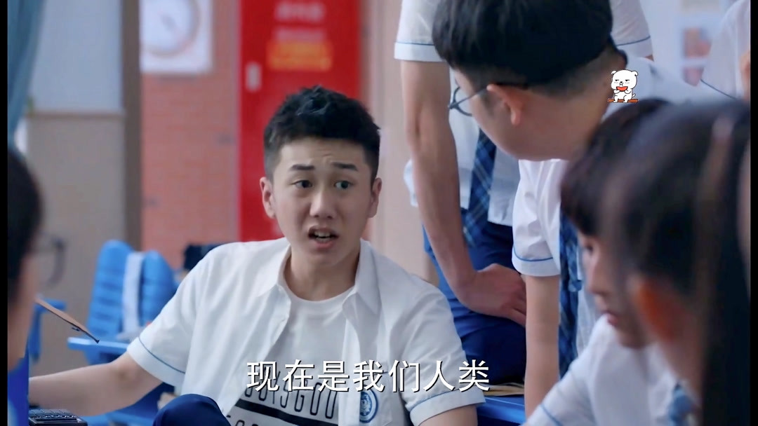 少年派:学霸一边拿计算器打cs一边高谈阔论,一旁的学生听傻了