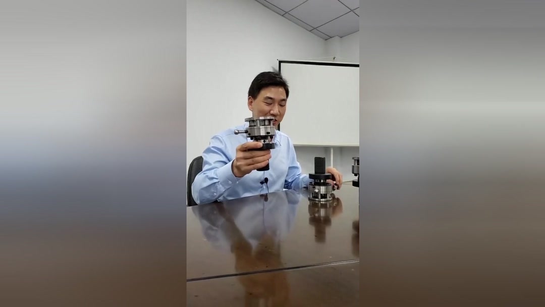 螺纹滚压刀,数车数铣装上就可以用,有见过的吗?好用吗?