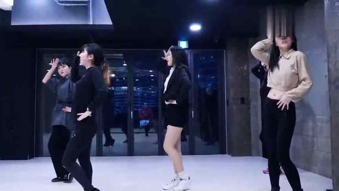 简单易学现代舞《Woman》流行舞蹈视频活力十足!