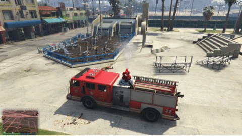 裴小峰GTA5,线上实况,开车消防车给海边老大们洗澡