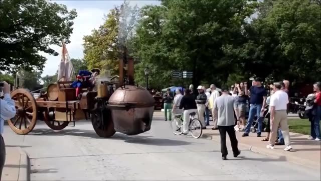 1769年的蒸汽车,也就是汽车的前身,这要是撞到人不得个三级烫伤啊