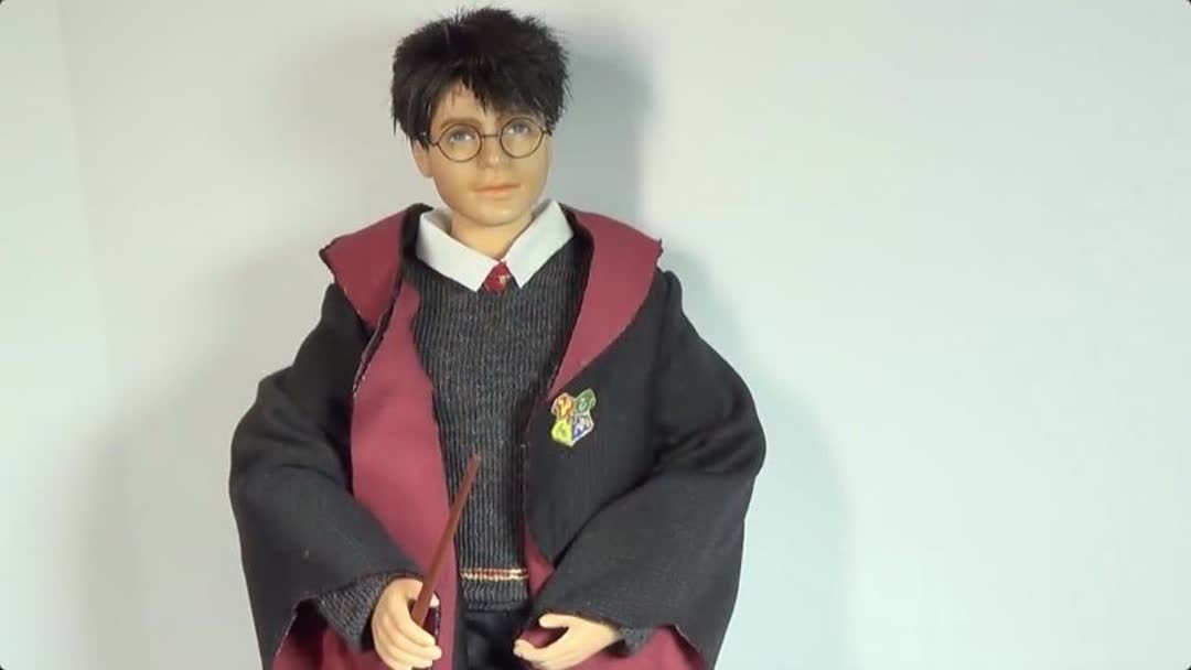 迷你手工教程:自己动手给男芭比娃娃做哈利波特的衣服和鞋子