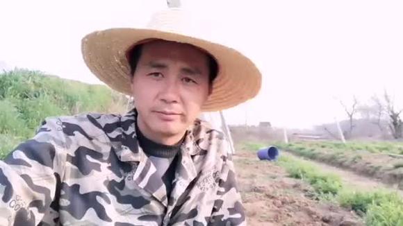 葡萄搭架子铁丝难拉紧,有了这个紧丝神器,轻松搞定