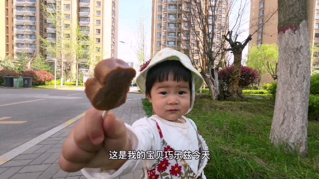 气温突升到30多度,还好小区绿化覆盖率比较高,体表温度感觉还可以。...